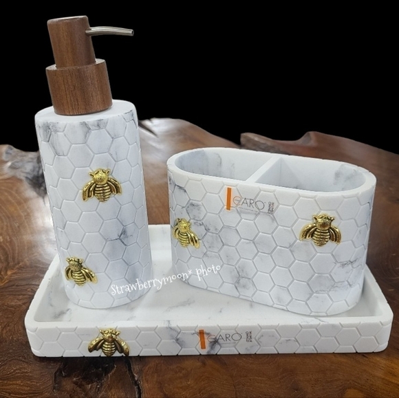 caro home | Bath | Caro Home 3pc Bee White Gray Marble Honeycomb Tile ...